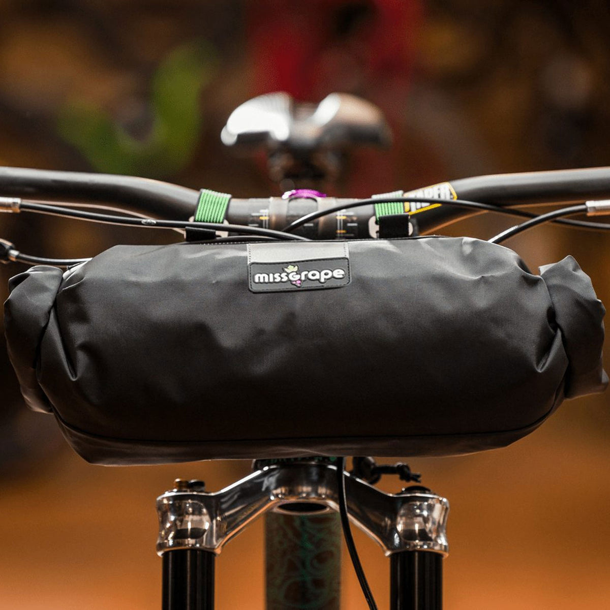Miss Grape Tendril 4.10 Handlebar Bag - Black